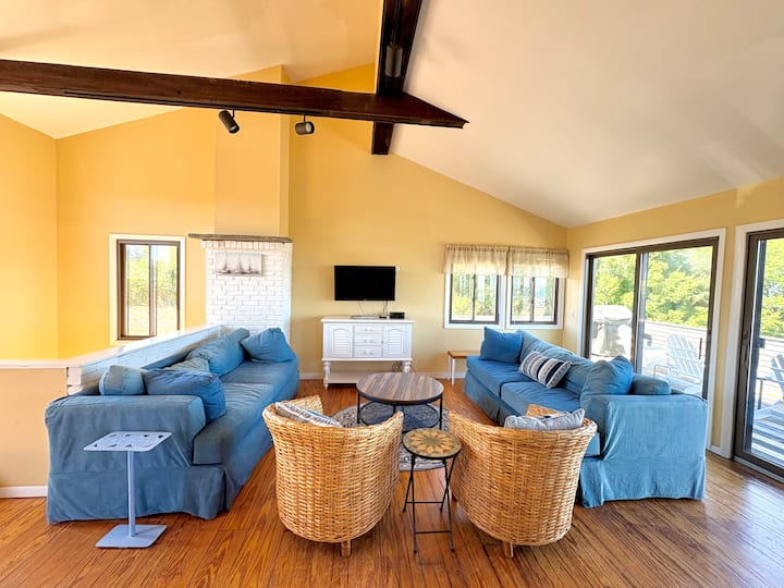 Guppy Cottage-3br 3ba-views Of Great Salt Pond - Block Island, RI