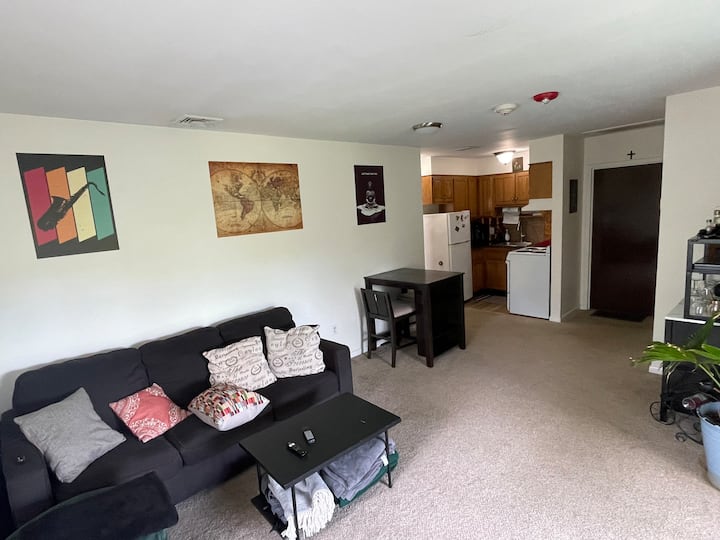 Cozy One-bedroom Retreat In The Heart Of Smithtown - Stony Brook, NY