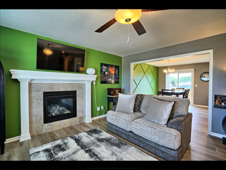 “Furnished Belton Home – Perfect For Long Stays” - Belton, MO