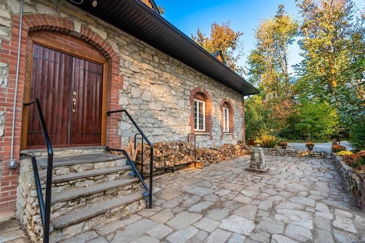 Bedrock Bed And Breakfast On The River (Hope, Bc) - Hope