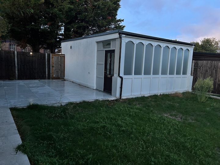 Modern Room With Kitchen Near Heathrow Airport - Staines