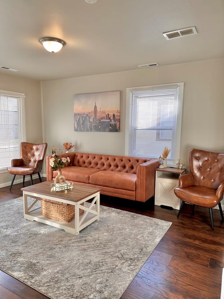 Cozy Home In Madison Heights - Royal Oak, MI