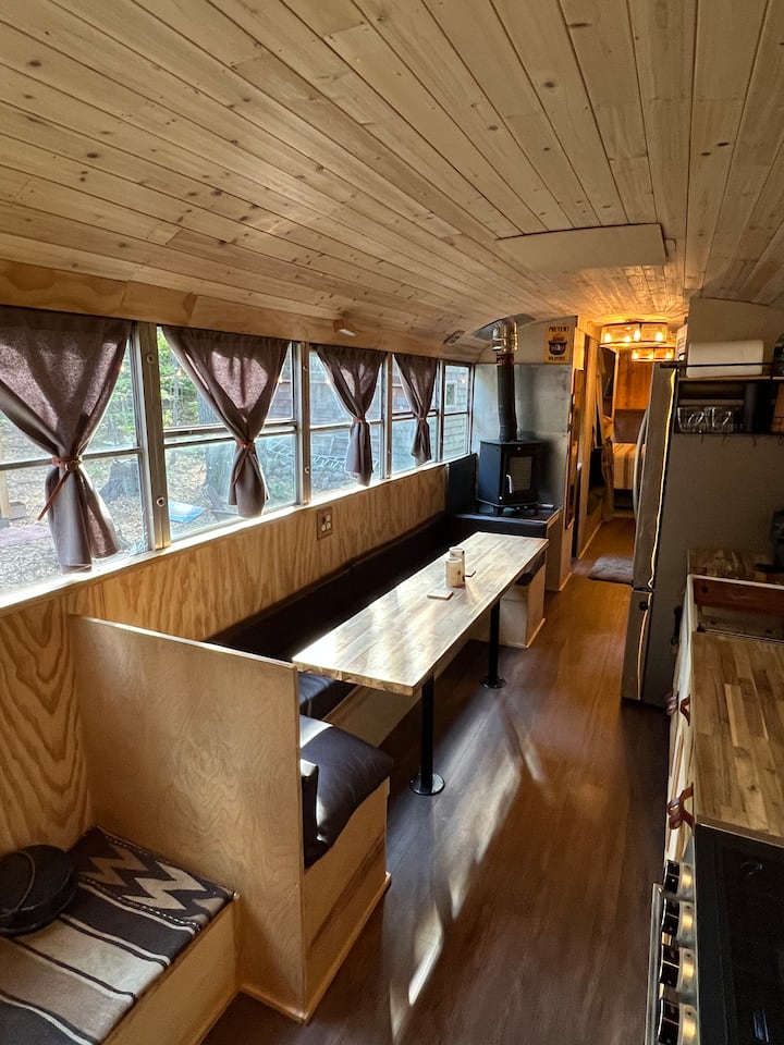 The Skoolie Retreat - 新罕布夏