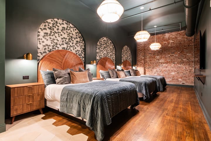 Hollyhock Suite 504: 1 Bed/1 Bath - New Albany, IN