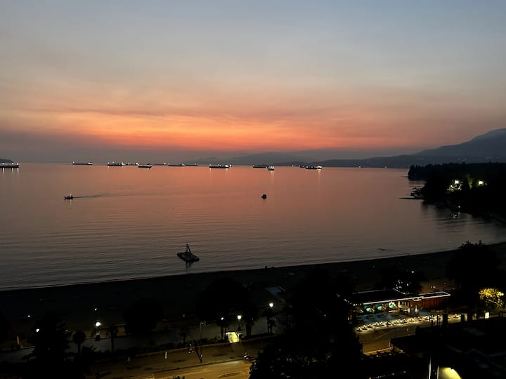 Oceanfront English Bay 1br Apt | Steps To Beach - Vancouver