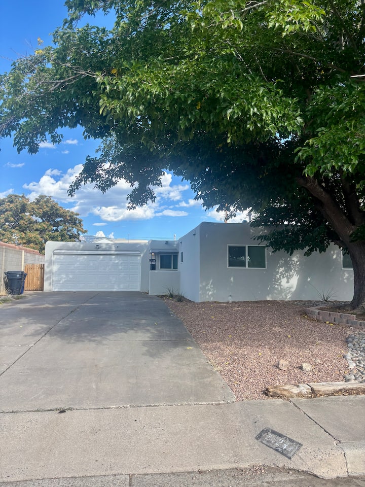 Uptown Oasis - Albuquerque, NM