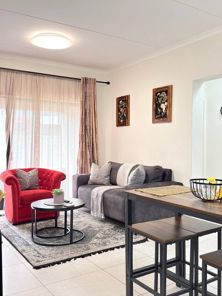 Free+wifi -Swimming Pool&gym-2 Bed Family Friendly - Randburg