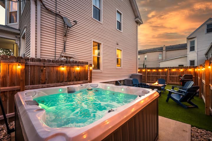 The Old Fashioned | Hot Tub, Fire Pit, Mini Golf - Louisville, KY