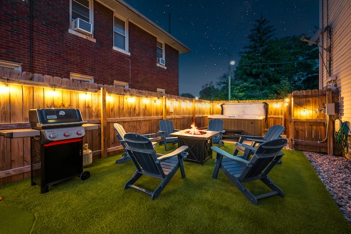 The Old Fashioned | Hot Tub, Fire Pit, Mini Golf - Louisville, KY