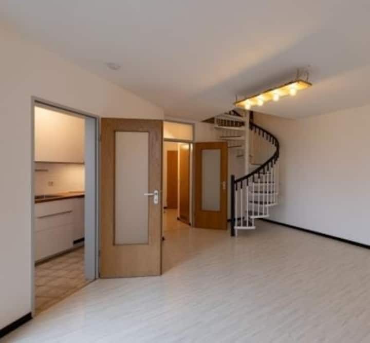 Helle Maisonettewohnung Nähe Flughafen Und Hbf - Eching