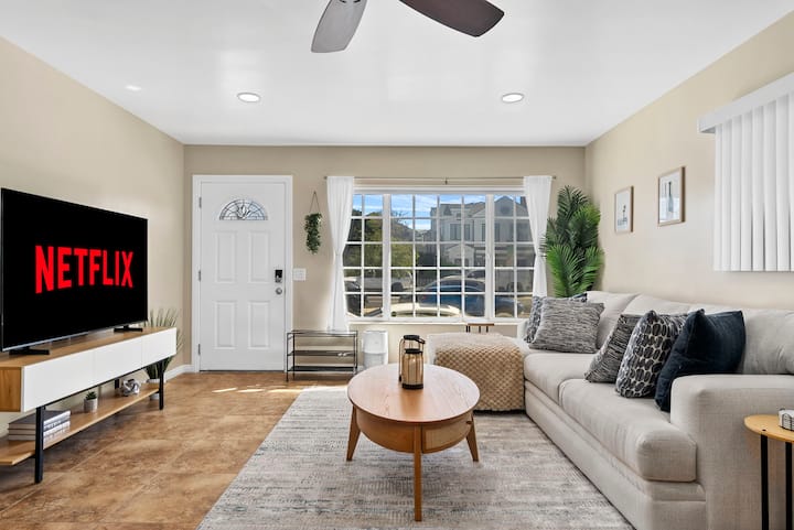 Newport Beach Getaway 2 Units Sleeps 12 Walk2sand - Newport Beach, CA