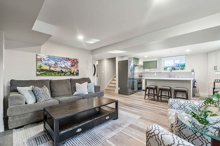Bright And Cozy Central Retreat - Calgary