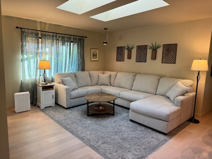 Altadena Family Retreat With Mountain View’s - Altadena, CA