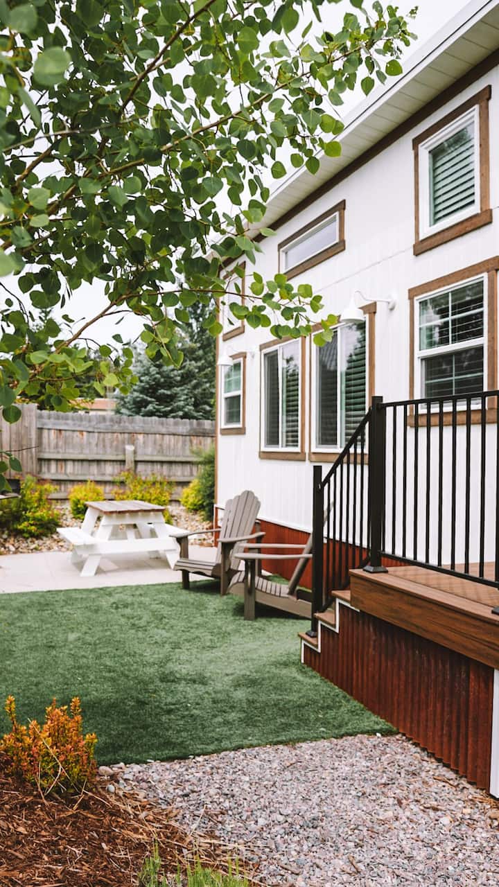 Romantic Ski Escape | Sauna • Fire • Luxe Cabin - Columbia Falls, MT