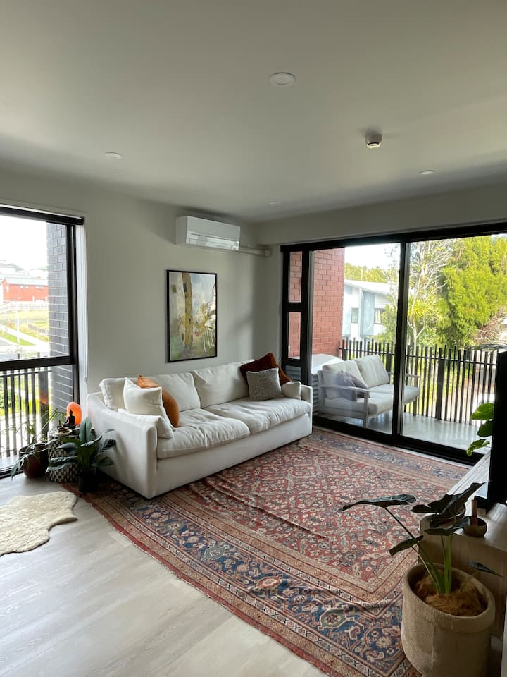 Light Filled & Modern Peaceful Apartment - Auckland