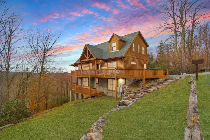 Cabin With Long Range Views, Hot Tub, Game Room - Banner Elk, NC