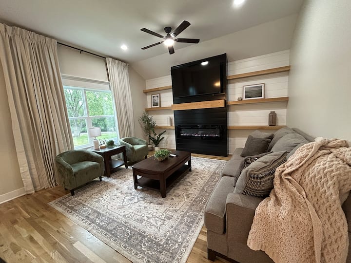 5-bdrm Designer New Build Home - Belton, MO