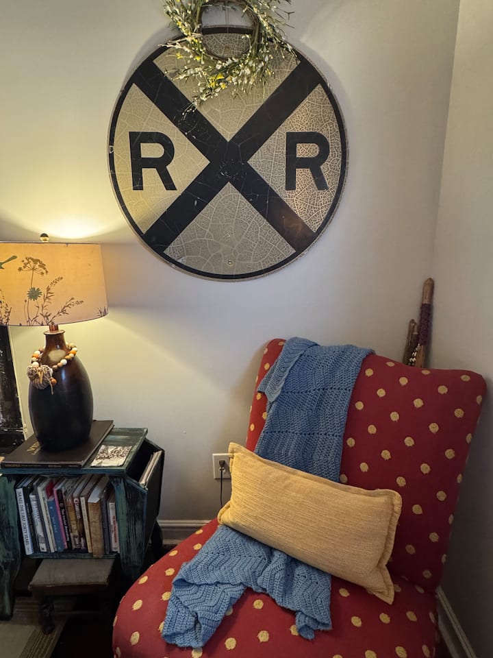 Vintage Whistlestop Cottage - Galax, VA