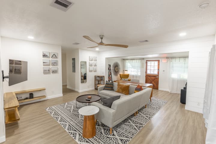 Southside Cottage
Vero Beach 32960 - Vero Beach, FL
