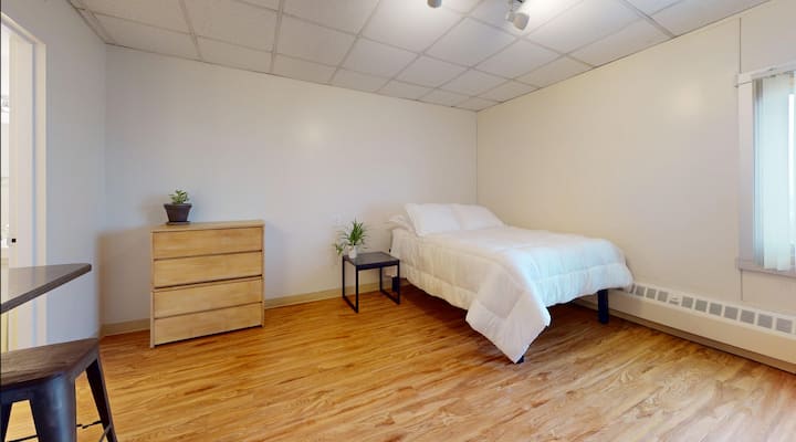 *Exclusive* University Towers Apartment Available! - Ann Arbor, MI