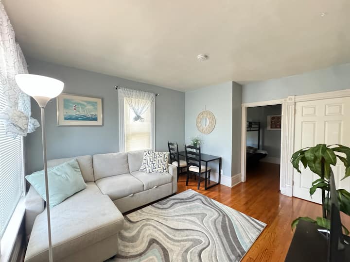 Comfy 2br Home Near Downtown! - First Floor Duplex - Racine, WI