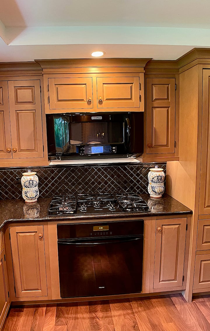 Secluded Home On Wooded Acreage - Luxury Amenities - Naperville, IL