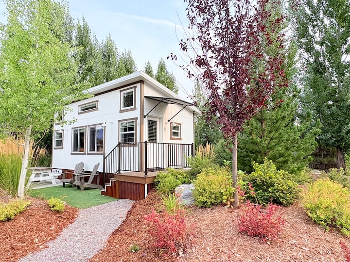 Glacier Summer Stay | Cabins + Sauna + Game Room - Montana