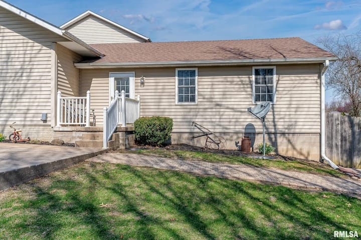Oak Ridge Retreat - Clinton, IA