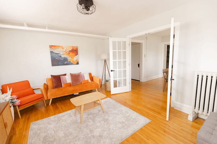 Century Modern Flexible 2 Bedroom Minneapolis Home - Minneapolis, MN