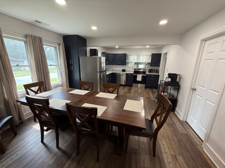 Hpu 1 Minute Away, Hp Furniture Market 2 Minutes! - High Point, NC