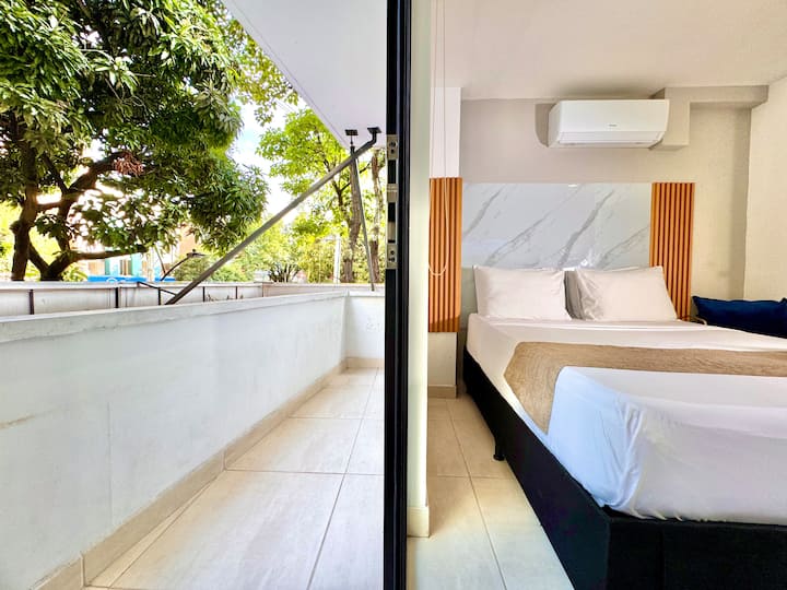 Deluxe Boutique Con A/c, La 70 (205) - コロンビー メデジン