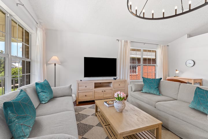 Cozy Modern Family Home W/firepit + Pool Access - Orange Park, FL