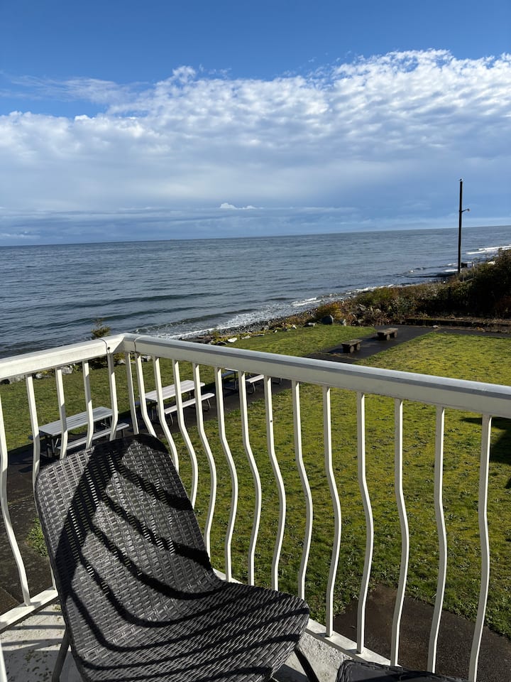 Fully Furnished Waterfront Apartment - Comox
