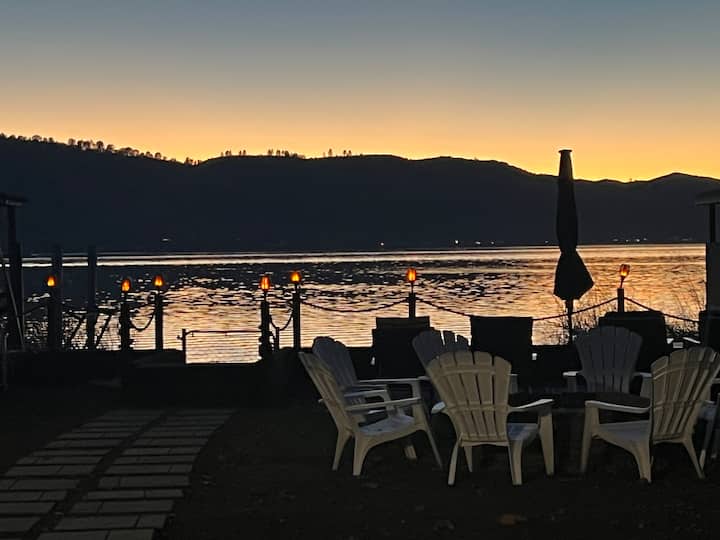 Peaceful Lakeside Stay - Cozy 3br Waterfront Home - 克里爾雷克