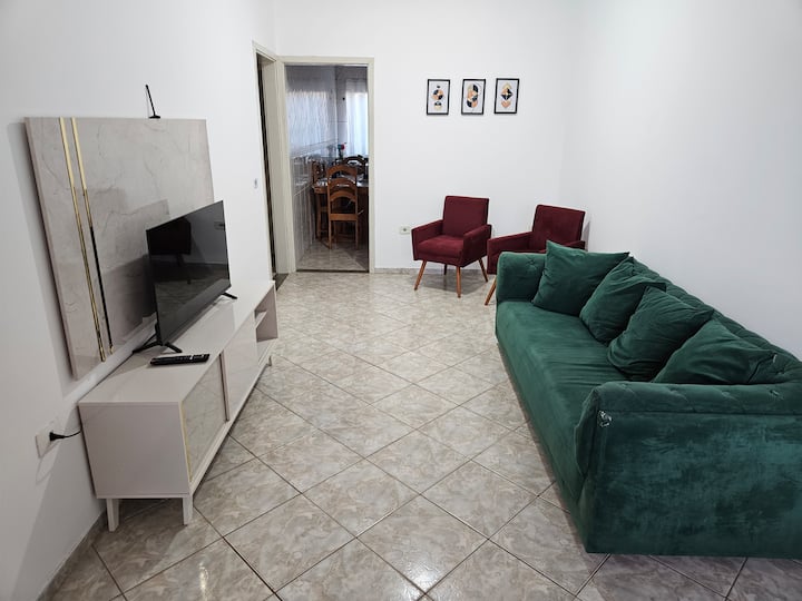 Casa, Dois Quartos Cozinha Banheiro Edícula. - Maringá