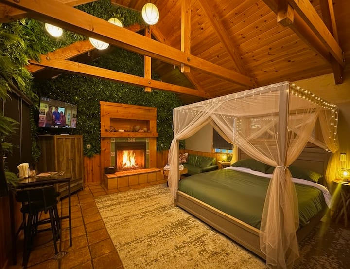 Enchanted Twinkle Cottage, King Bed, Park Setting - Yosemite National Park, CA