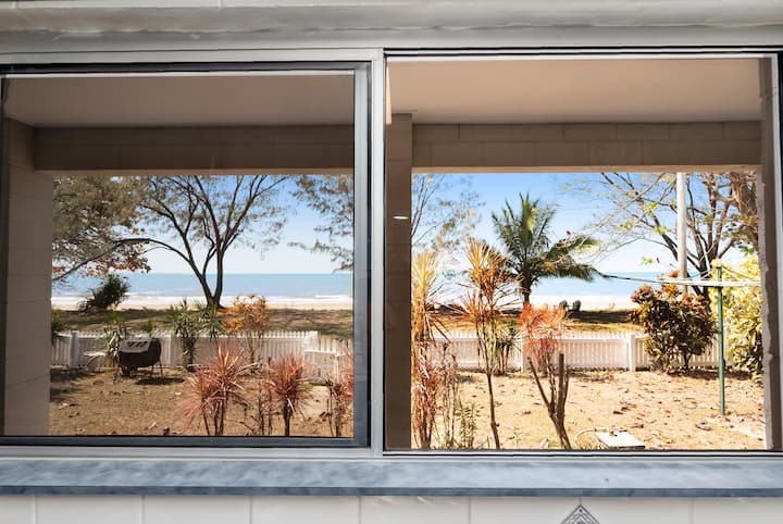 Beachfront Bliss At Saunders Beach - Bluewater