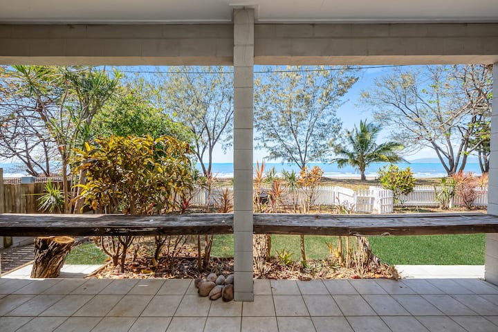 Beachfront Bliss At Saunders Beach - Bluewater