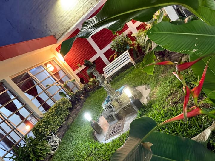 Utila’s Deluxe House - San Salvador