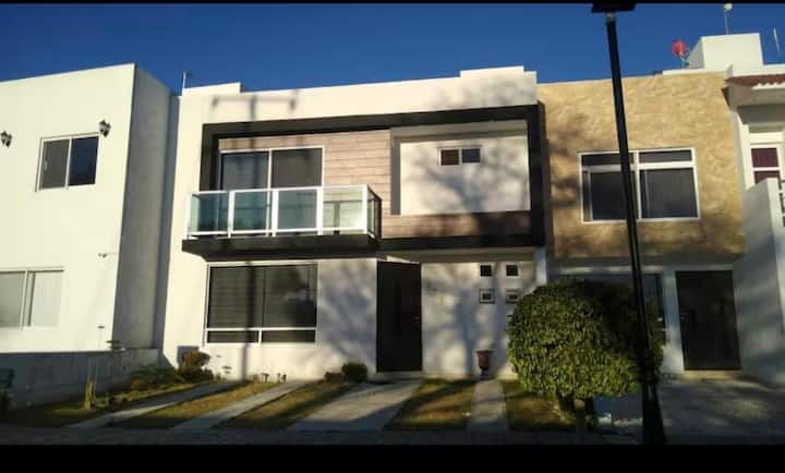 Hermosa Casa Fraccionamiento Bosques De San Juan - San Juan del Río