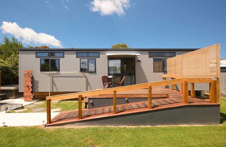 Taupo Luxury Tiny House & Spa -