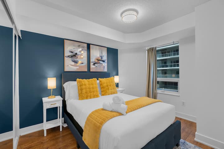 New! 3 Bdrm/parking/3 Min To Mtcc/rogers Centre - Toronto