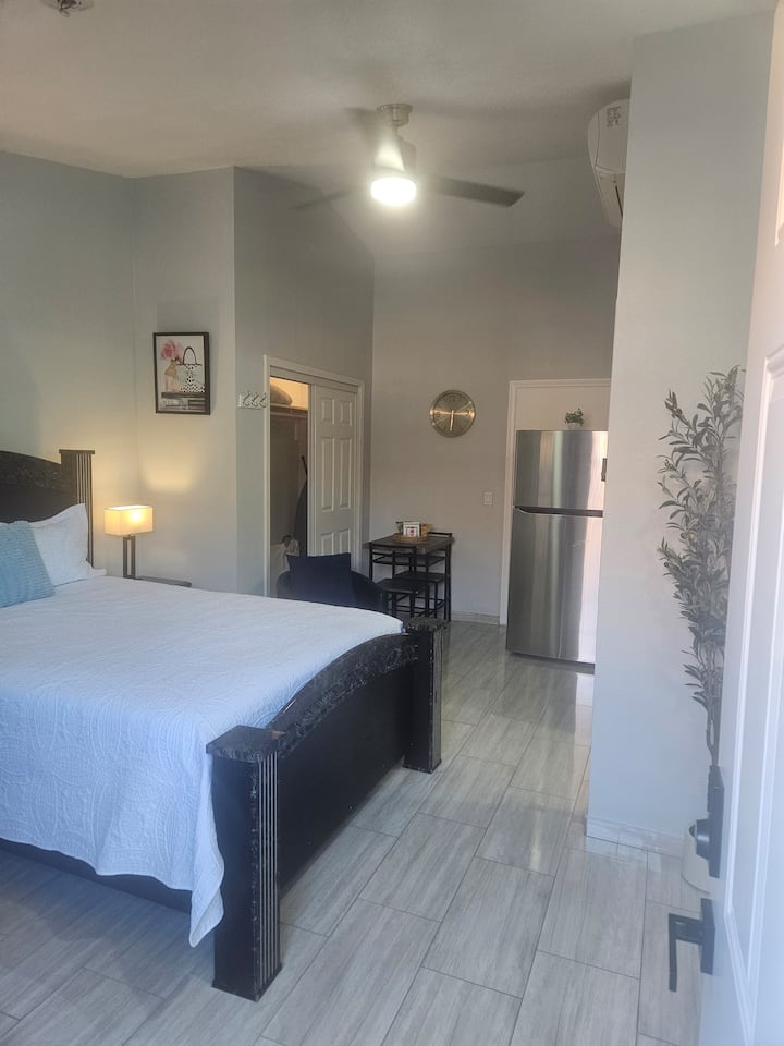 Studio Near To The Airport With Laundry Room - Las Vegas, NV