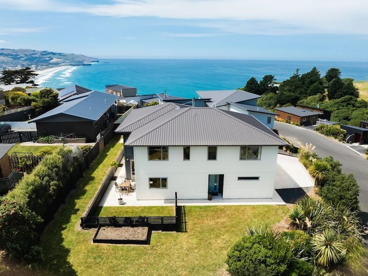 Goldie Seaside Retreat - View And Furry Friends - Dunedin