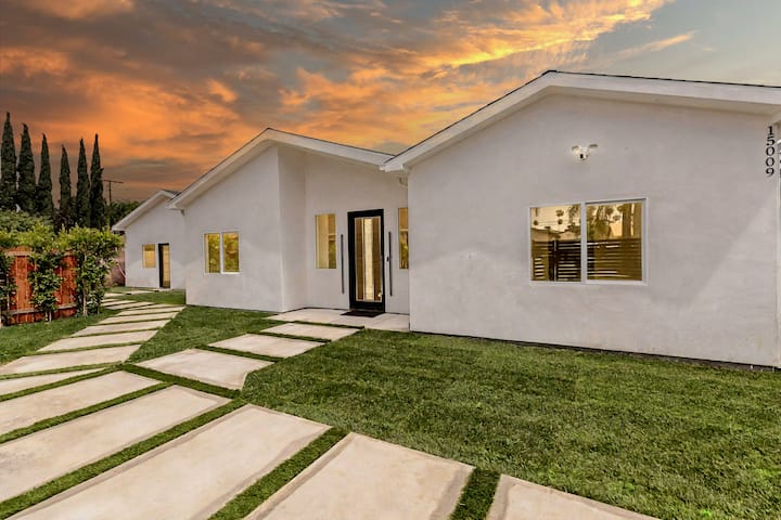 “Brand New 4br/3ba Home Near Universal Studios” - Los Angeles, CA
