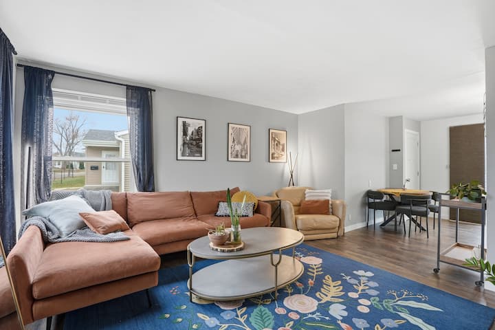 Mid-century Modern Retreat - Cedar Rapids, IA