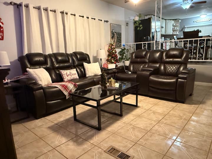 “Cosmic Oasis · 2 King Beds · Spacious 3br/2ba” - Roswell, NM