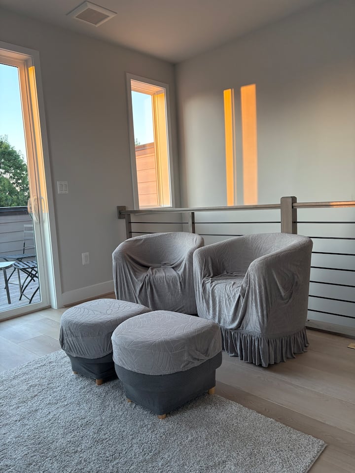Private Upperlevel Suite With Balcony &Living Room - Rockville, MD