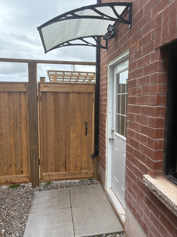 Walk-out Basement Near Highway - Oakville
