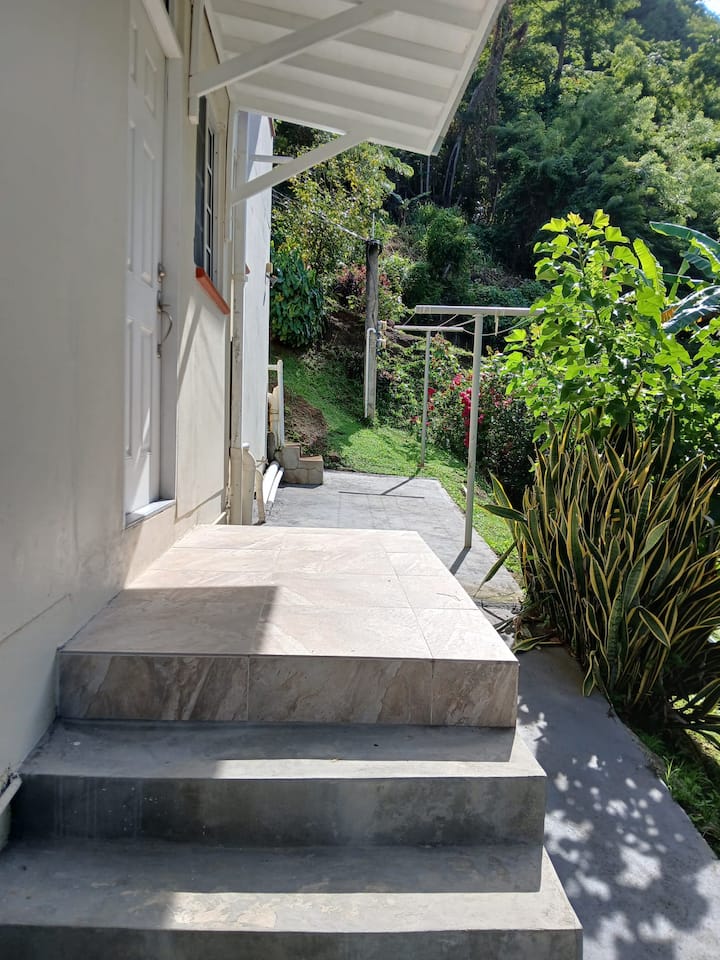 Escape Loft : One-bedroom Paradise In Wallhouse - Dominica